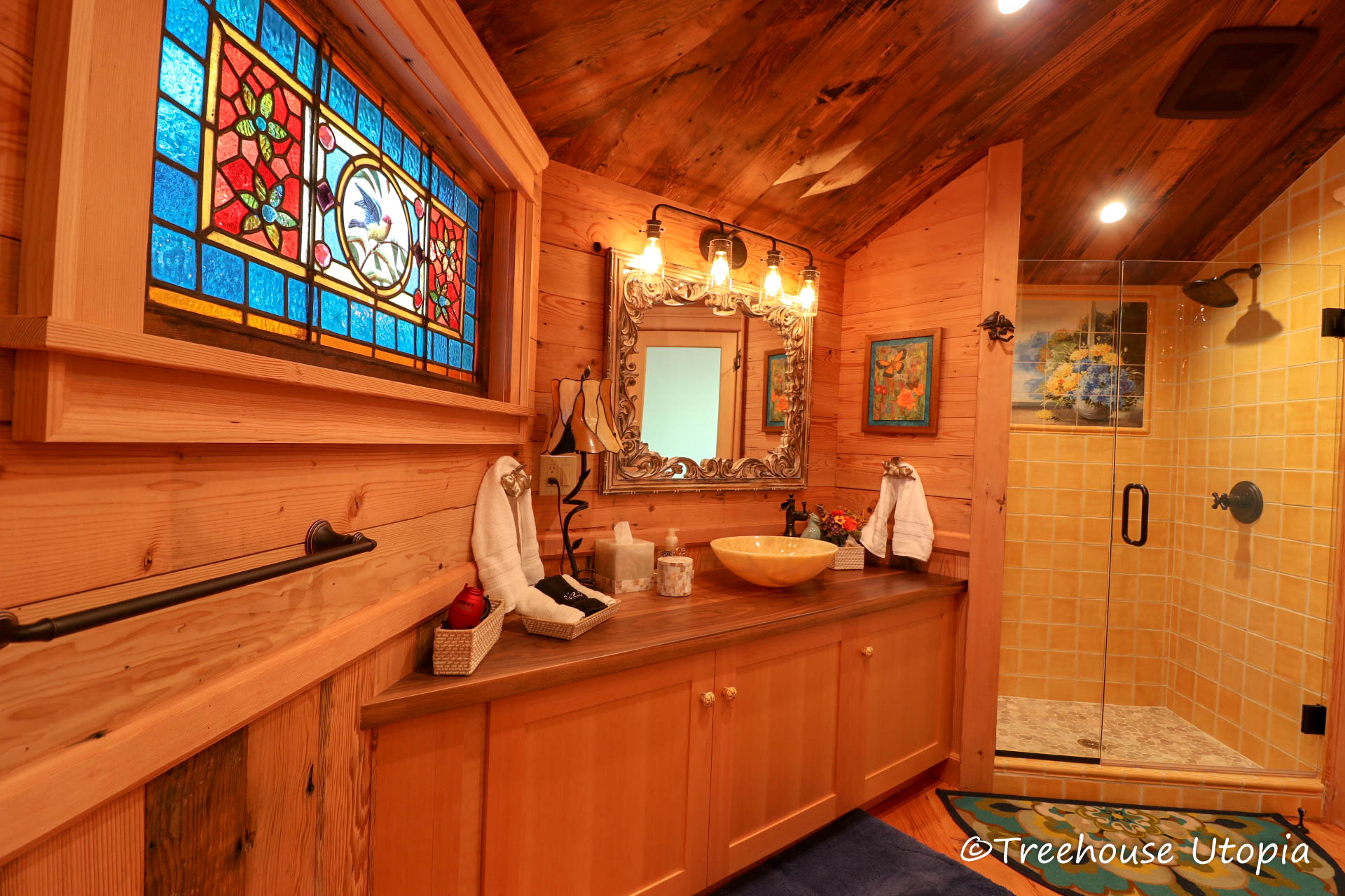 Carousel bathroom – Treehouse Utopia