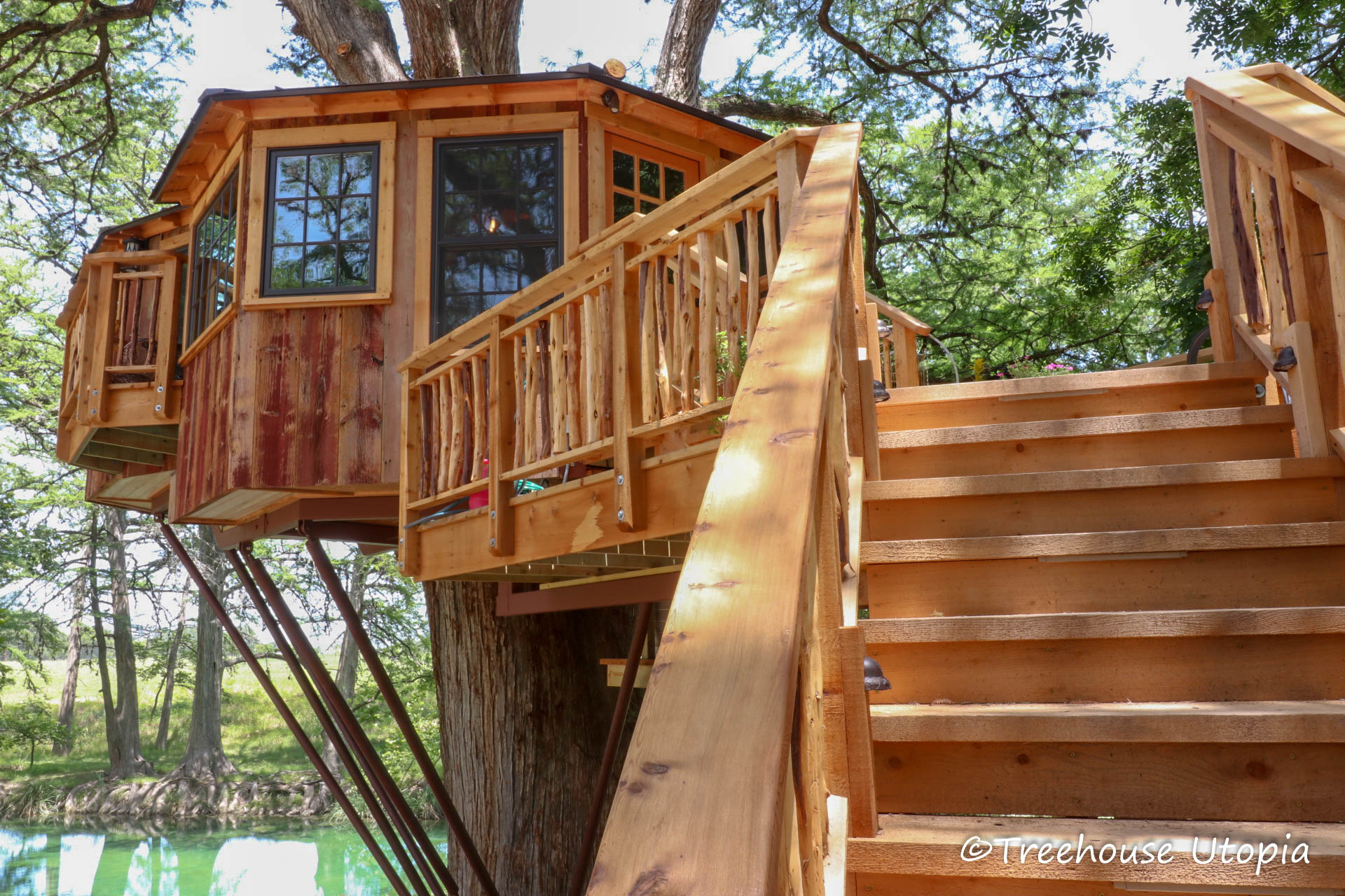 Carousel steps – Treehouse Utopia